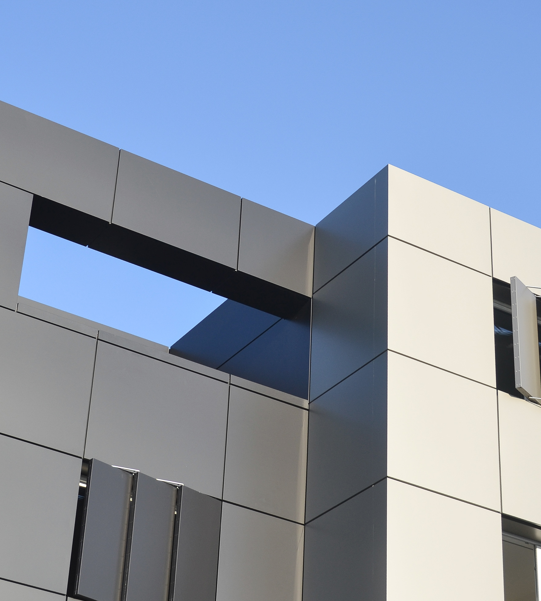 ALUCOBOND®-Verbundplatten - GRAMM Dach und Fassade
